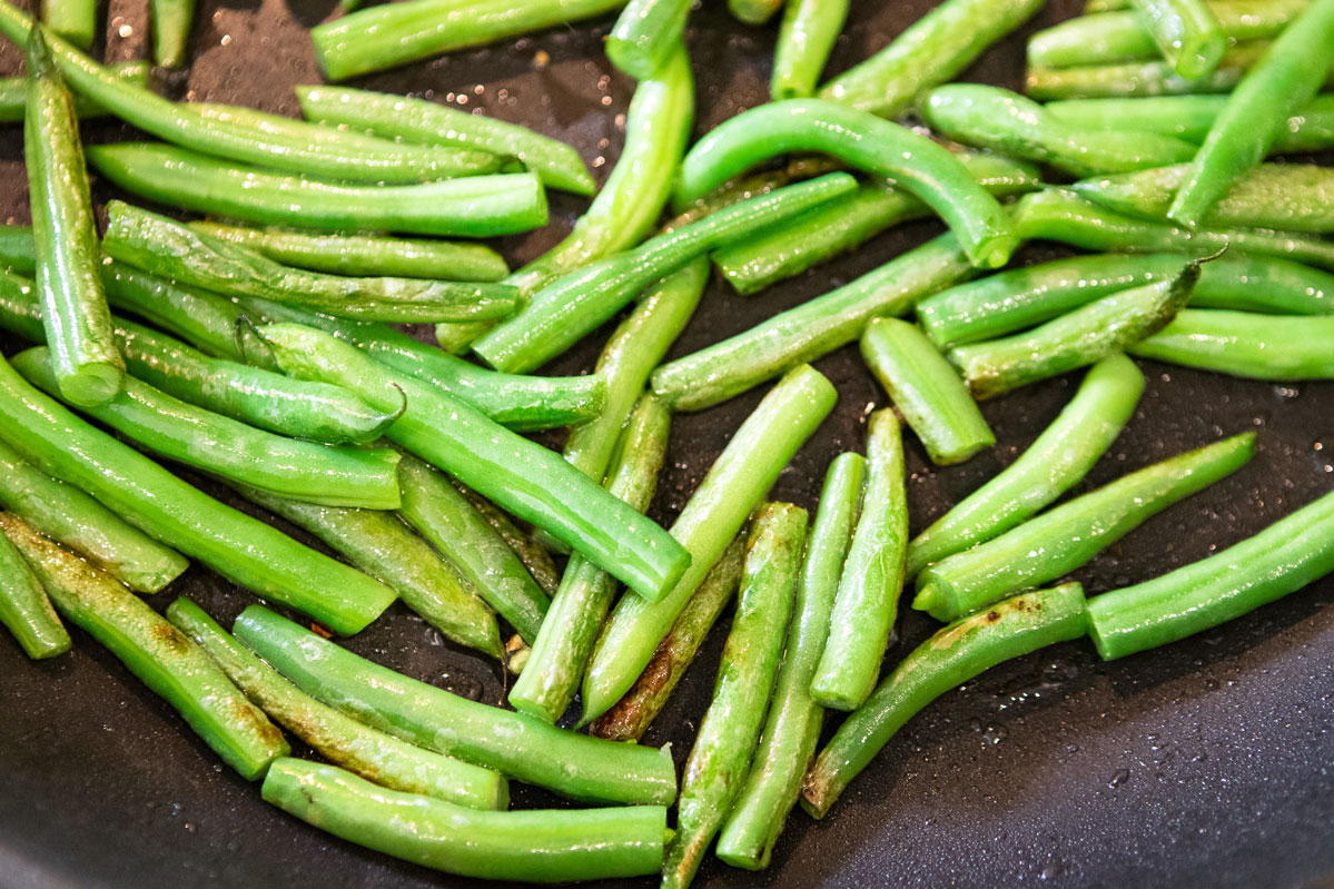 Soy-Glazed Flank Steak with Blistered Green Beans | The Fancy Pants Kitchen